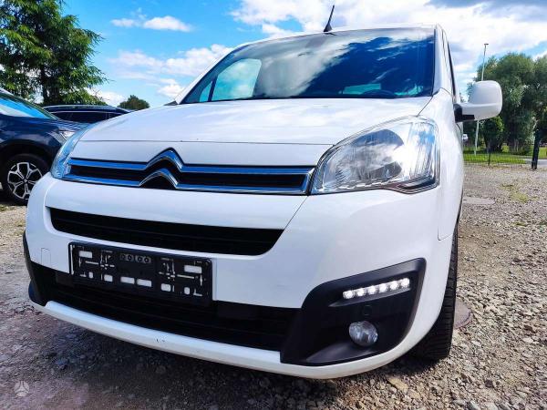 White Citroen Berlingo 2017 in Prienai, with an engine capacity of 1.56 L and mileage of 201 thousand km for 4900 €, photo 3 on AUTOMOTO.COM.LV