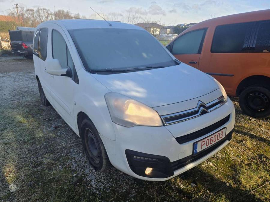 White Citroen Berlingo 2018 in Vilnius, with an engine capacity of 1.56 L and mileage of 260 thousand km for 5555 €, photo 1 on AUTOMOTO.COM.LV