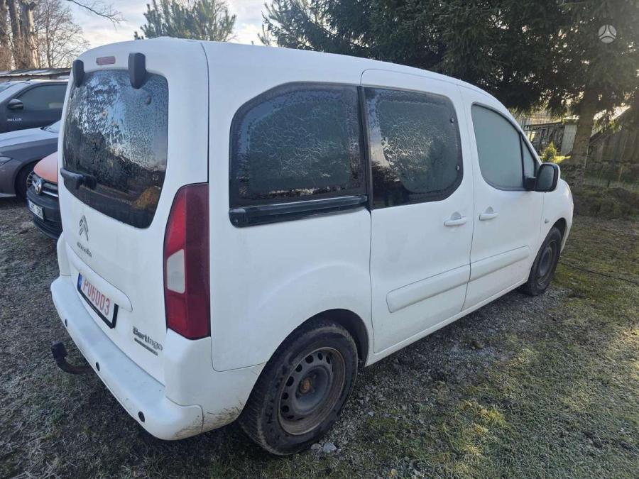 White Citroen Berlingo 2018 in Vilnius, with an engine capacity of 1.56 L and mileage of 260 thousand km for 5555 €, photo 2 on AUTOMOTO.COM.LV