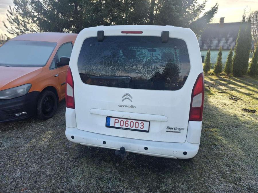 White Citroen Berlingo 2018 in Vilnius, with an engine capacity of 1.56 L and mileage of 260 thousand km for 5555 €, photo 3 on AUTOMOTO.COM.LV