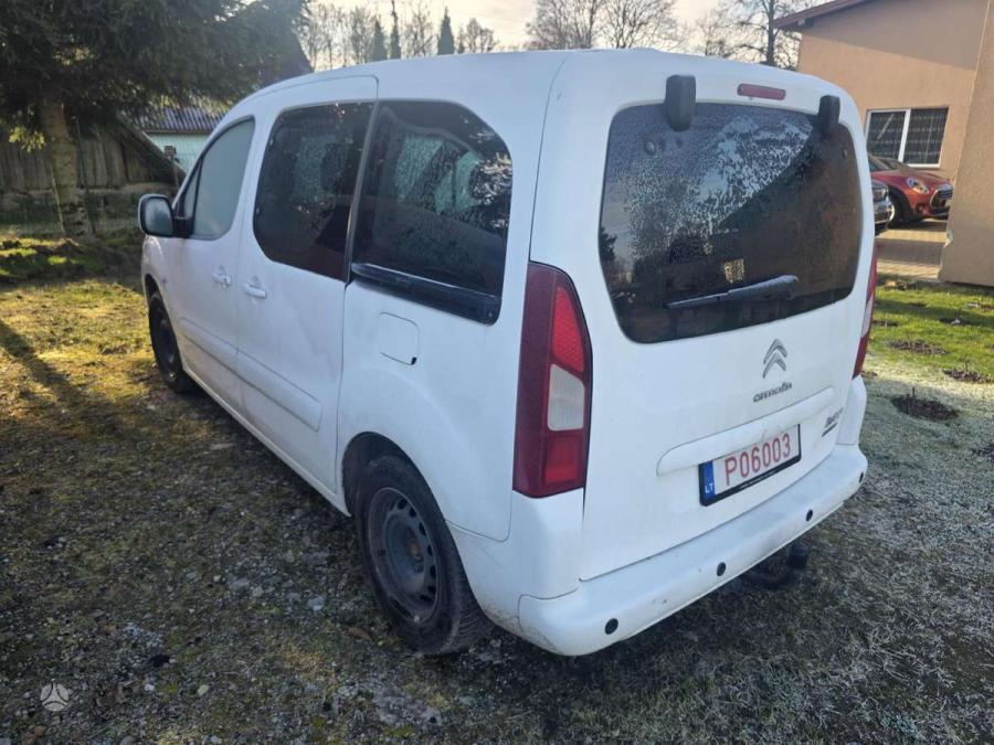 White Citroen Berlingo 2018 in Vilnius, with an engine capacity of 1.56 L and mileage of 260 thousand km for 5555 €, photo 4 on AUTOMOTO.COM.LV