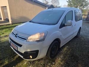 White Citroen Berlingo 2018 in Vilnius, with an engine capacity of 1.56 L and mileage of 260 thousand km for 5555 €, photo 5 on AUTOMOTO.COM.LV