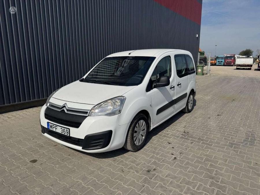 Balts Citroen Berlingo 2018 Kauņa, ar dzinēja tilpumu 1.56 L un nobraukumu 291 tūkst. km par 3800 €, foto 1 vietnē AUTOMOTO.COM.LV