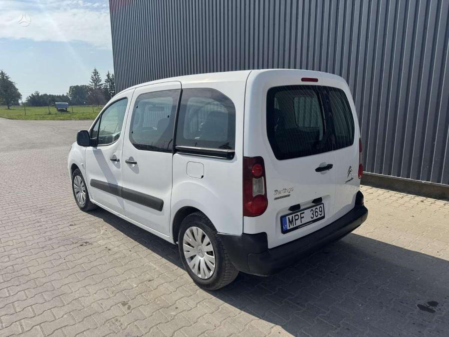 Balts Citroen Berlingo 2018 Kauņa, ar dzinēja tilpumu 1.56 L un nobraukumu 291 tūkst. km par 3800 €, foto 4 vietnē AUTOMOTO.COM.LV