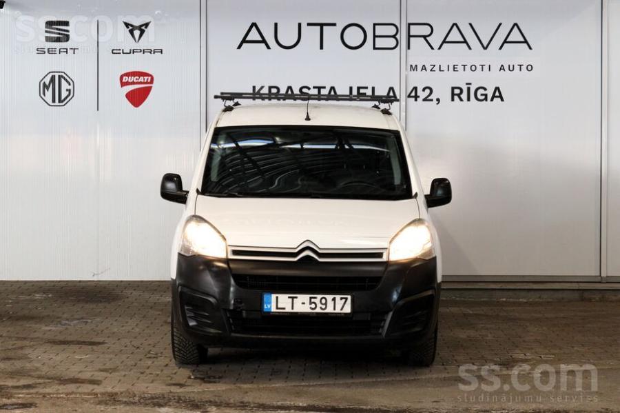 White Citroen Berlingo 2018 in Riga, with an engine capacity of 1.60 L and mileage of 164 thousand km for 5500 €, photo 2 on AUTOMOTO.COM.LV