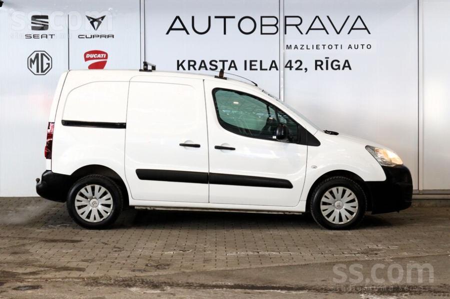 White Citroen Berlingo 2018 in Riga, with an engine capacity of 1.60 L and mileage of 164 thousand km for 5500 €, photo 5 on AUTOMOTO.COM.LV