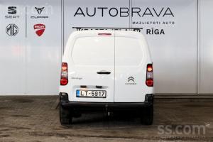White Citroen Berlingo 2018 in Riga, with an engine capacity of 1.60 L and mileage of 164 thousand km for 5500 €, photo 7 on AUTOMOTO.COM.LV