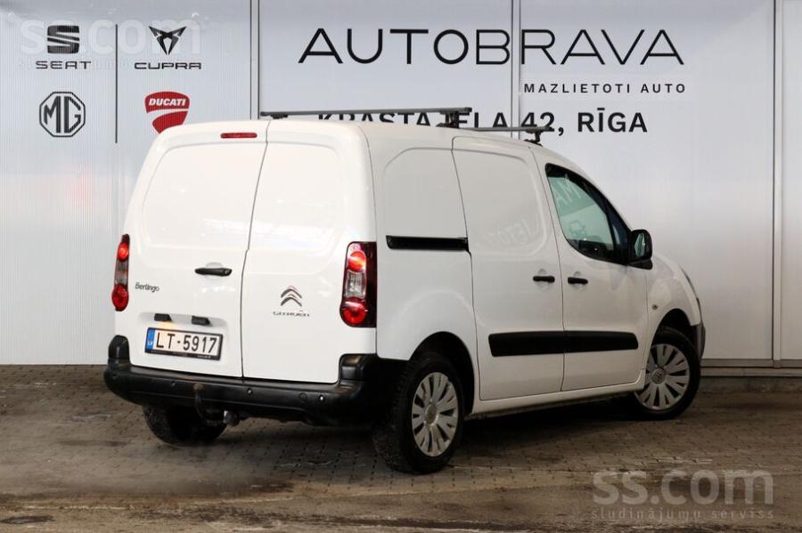 White Citroen Berlingo 2018 in Riga, with an engine capacity of 1.60 L and mileage of 164 thousand km for 5500 €, photo 8 on AUTOMOTO.COM.LV