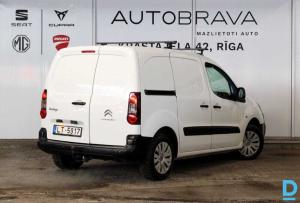 White Citroen Berlingo 2018 in Riga, with an engine capacity of 1.60 L and mileage of 164 thousand km for 7000 €, photo 2 on AUTOMOTO.COM.LV