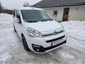 White Citroen Berlingo 2018 in Vilnius, with an engine capacity of 1.60 L and mileage of 259 thousand km for 4999 €, photo 2 on AUTOMOTO.COM.LV
