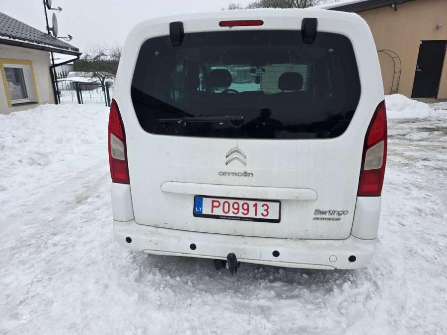 White Citroen Berlingo 2018 in Vilnius, with an engine capacity of 1.60 L and mileage of 259 thousand km for 4999 €, photo 5 on AUTOMOTO.COM.LV
