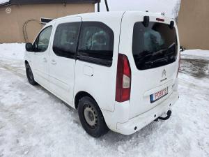 White Citroen Berlingo 2018 in Vilnius, with an engine capacity of 1.60 L and mileage of 259 thousand km for 4999 €, photo 6 on AUTOMOTO.COM.LV