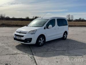 White Citroen Berlingo 2018 in Riga, with an engine capacity of 1.60 L and mileage of 0 thousand km for 5999 €, photo  on AUTOMOTO.COM.LV