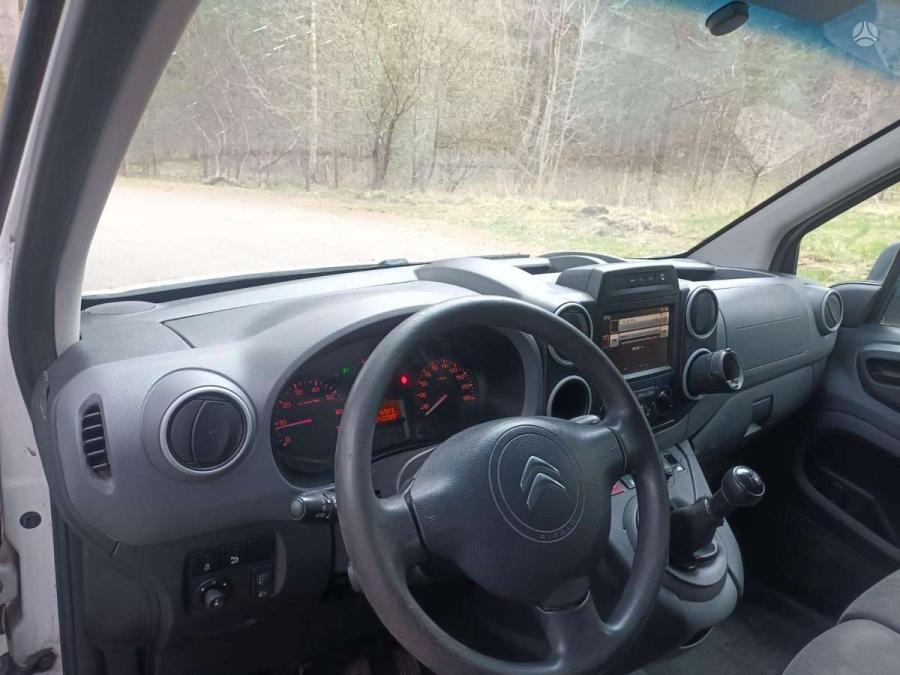 Balts Citroen Berlingo 2018 Viļņa, ar dzinēja tilpumu 1.60 L un nobraukumu 2500 tūkst. km par 3500 €, foto 4 vietnē AUTOMOTO.COM.LV