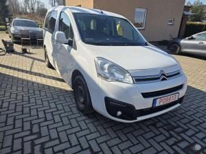White Citroen Berlingo 2018 in Vilnius, with an engine capacity of 1.56 L and mileage of 260 thousand km for 4800 €, photo  on AUTOMOTO.COM.LV