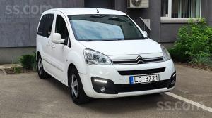 Balts Citroen Berlingo 2018 Rīga, ar dzinēja tilpumu 1.60 L un nobraukumu 207 tūkst. km par 5650 €, foto  vietnē AUTOMOTO.COM.LV