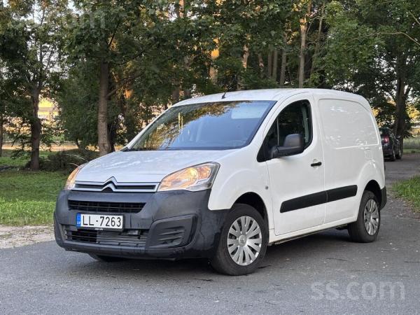 Citroen Berlingo 2018 Rīga vietnē Balts Citroen Berlingo 2018 Rīga, ar dzinēja tilpumu 1.60 L un nobraukumu 149 tūkst. km par 4200 €, foto 1 vietnē AUTOMOTO.COM.LV