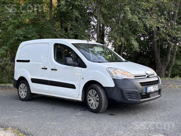 Citroen Berlingo 2018 Rīga vietnē Balts Citroen Berlingo 2018 Rīga, ar dzinēja tilpumu 1.60 L un nobraukumu 149 tūkst. km par 4200 €, foto 4 vietnē AUTOMOTO.COM.LV