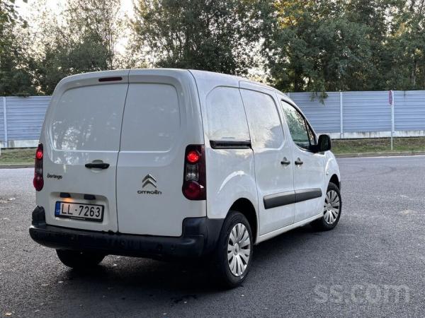 Citroen Berlingo 2018 Rīga vietnē Balts Citroen Berlingo 2018 Rīga, ar dzinēja tilpumu 1.60 L un nobraukumu 149 tūkst. km par 4200 €, foto 5 vietnē AUTOMOTO.COM.LV