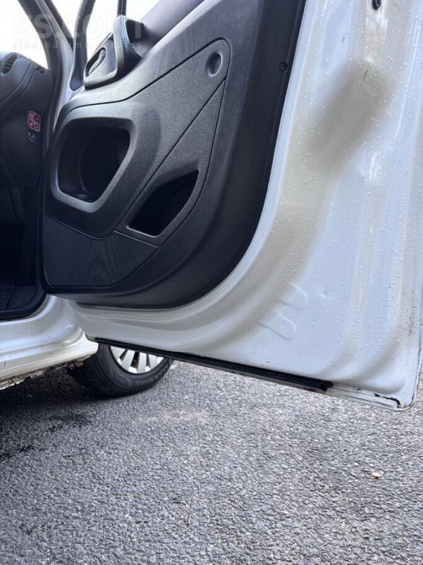 Citroen Berlingo 2018 Rīga vietnē Balts Citroen Berlingo 2018 Rīga, ar dzinēja tilpumu 1.60 L un nobraukumu 149 tūkst. km par 4200 €, foto 6 vietnē AUTOMOTO.COM.LV
