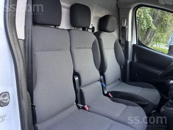 Citroen Berlingo 2018 Rīga vietnē Balts Citroen Berlingo 2018 Rīga, ar dzinēja tilpumu 1.60 L un nobraukumu 149 tūkst. km par 4200 €, foto 9 vietnē AUTOMOTO.COM.LV