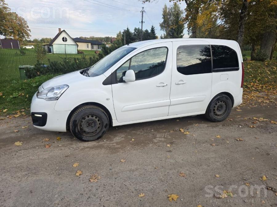 Balts Citroen Berlingo 2018 Viļņa, ar dzinēja tilpumu 1.60 L un nobraukumu 261 tūkst. km par 4500 €, foto 4 vietnē AUTOMOTO.COM.LV