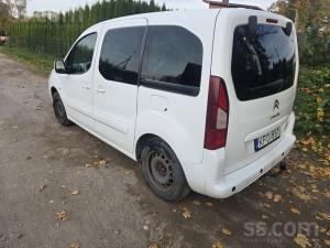 Balts Citroen Berlingo 2018 Viļņa, ar dzinēja tilpumu 1.60 L un nobraukumu 261 tūkst. km par 4500 €, foto 5 vietnē AUTOMOTO.COM.LV