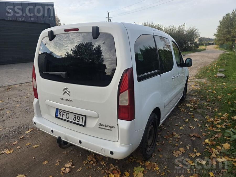 Balts Citroen Berlingo 2018 Viļņa, ar dzinēja tilpumu 1.60 L un nobraukumu 261 tūkst. km par 4500 €, foto 7 vietnē AUTOMOTO.COM.LV