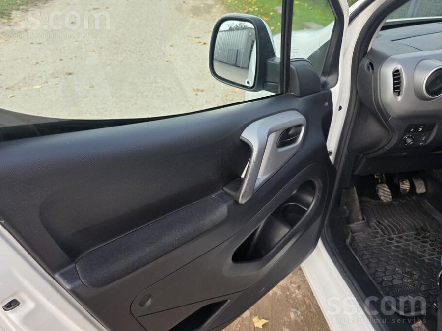Balts Citroen Berlingo 2018 Viļņa, ar dzinēja tilpumu 1.60 L un nobraukumu 261 tūkst. km par 4500 €, foto 9 vietnē AUTOMOTO.COM.LV