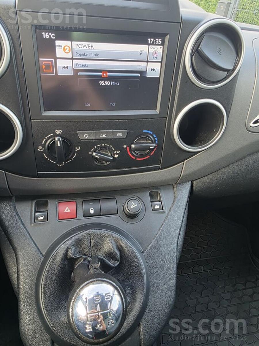 Balts Citroen Berlingo 2018 Viļņa, ar dzinēja tilpumu 1.60 L un nobraukumu 261 tūkst. km par 4500 €, foto 14 vietnē AUTOMOTO.COM.LV
