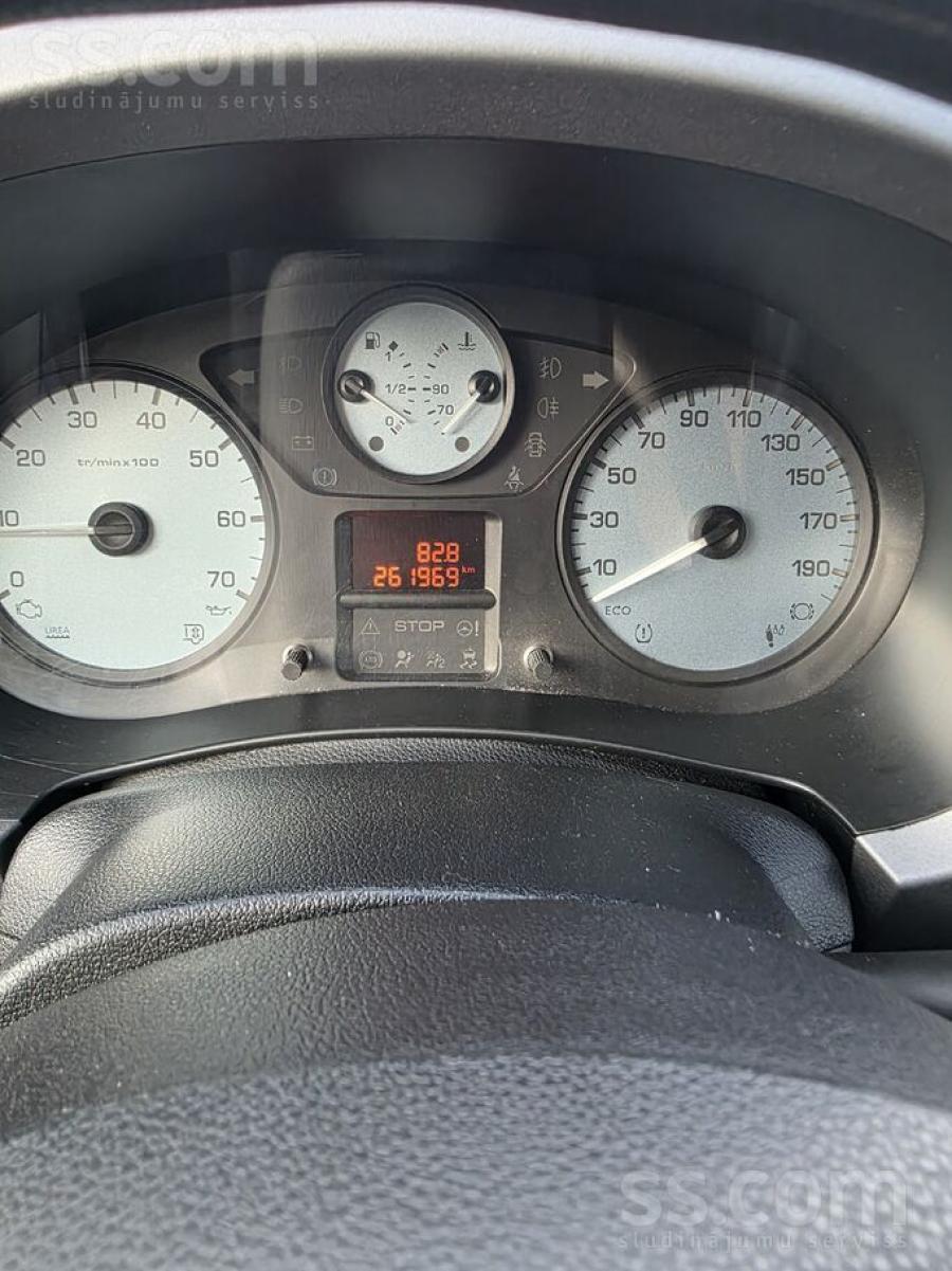 Balts Citroen Berlingo 2018 Viļņa, ar dzinēja tilpumu 1.60 L un nobraukumu 261 tūkst. km par 4500 €, foto 15 vietnē AUTOMOTO.COM.LV