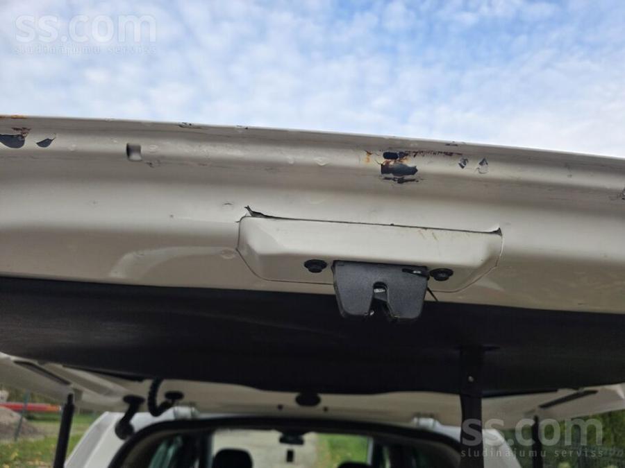 Balts Citroen Berlingo 2018 Viļņa, ar dzinēja tilpumu 1.60 L un nobraukumu 261 tūkst. km par 4500 €, foto 22 vietnē AUTOMOTO.COM.LV