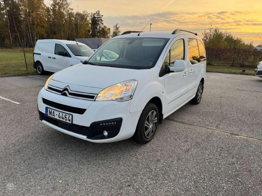 White Citroen Berlingo 2019 in Riga, with an engine capacity of 1.56 L and mileage of 146 thousand km for 5200 €, photo 1 on AUTOMOTO.COM.LV