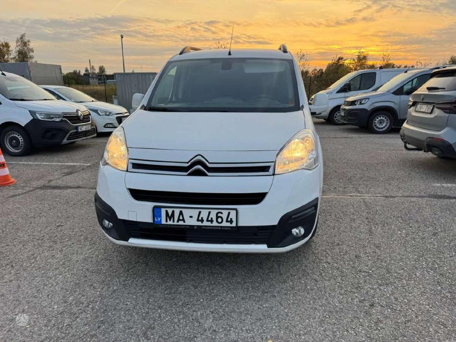 White Citroen Berlingo 2019 in Riga, with an engine capacity of 1.56 L and mileage of 146 thousand km for 5200 €, photo 2 on AUTOMOTO.COM.LV