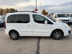 White Citroen Berlingo 2019 in Riga, with an engine capacity of 1.56 L and mileage of 146 thousand km for 5200 €, photo 4 on AUTOMOTO.COM.LV