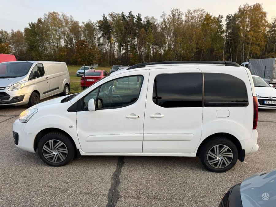 White Citroen Berlingo 2019 in Riga, with an engine capacity of 1.56 L and mileage of 146 thousand km for 5200 €, photo 8 on AUTOMOTO.COM.LV