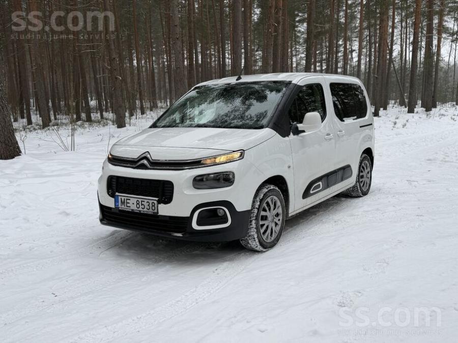 White Citroen Berlingo 2019 in Riga, with an engine capacity of 1.50 L and mileage of 0 thousand km for 7999 €, photo 1 on AUTOMOTO.COM.LV