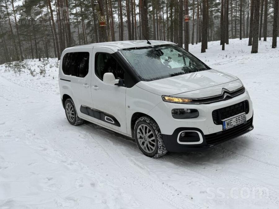 White Citroen Berlingo 2019 in Riga, with an engine capacity of 1.50 L and mileage of 0 thousand km for 7999 €, photo 4 on AUTOMOTO.COM.LV