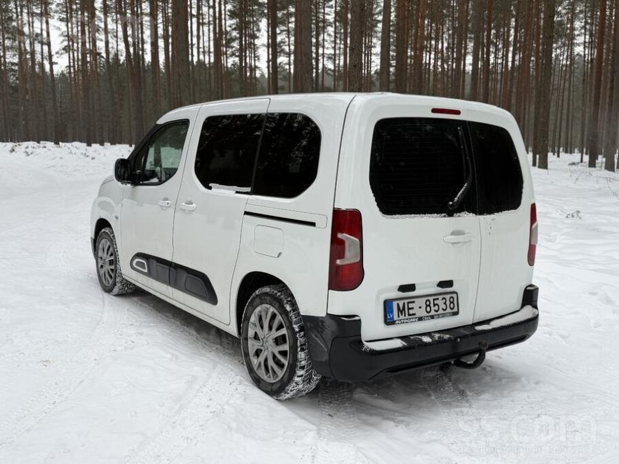 White Citroen Berlingo 2019 in Riga, with an engine capacity of 1.50 L and mileage of 0 thousand km for 7999 €, photo 5 on AUTOMOTO.COM.LV