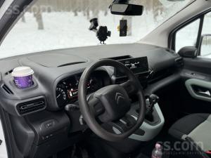 White Citroen Berlingo 2019 in Riga, with an engine capacity of 1.50 L and mileage of 0 thousand km for 7999 €, photo 11 on AUTOMOTO.COM.LV
