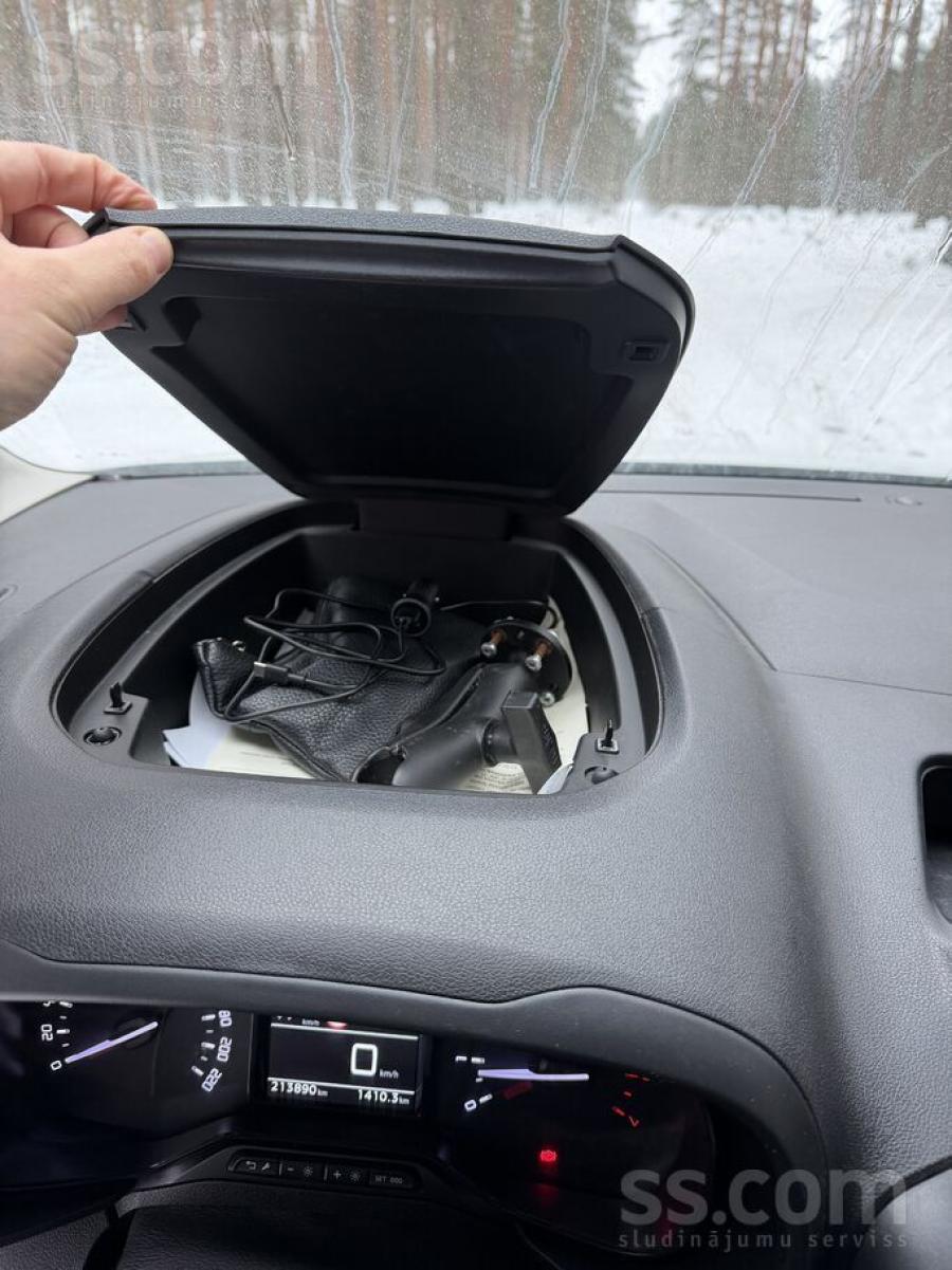White Citroen Berlingo 2019 in Riga, with an engine capacity of 1.50 L and mileage of 0 thousand km for 7999 €, photo 13 on AUTOMOTO.COM.LV