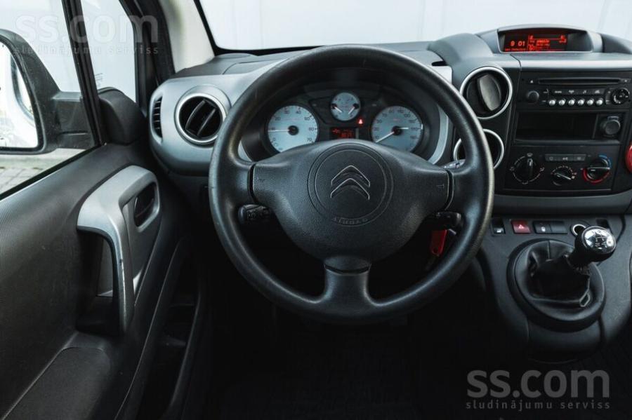 White Citroen Berlingo 2019 in Ventspils, with an engine capacity of 1.60 L and mileage of 199 thousand km for 6450 €, photo 16 on AUTOMOTO.COM.LV