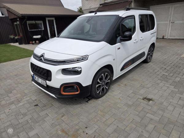 White Citroen Berlingo 2019 in Kaunas, with an engine capacity of 1.50 L and mileage of 150 thousand km for 9400 €, photo 1 on AUTOMOTO.COM.LV
