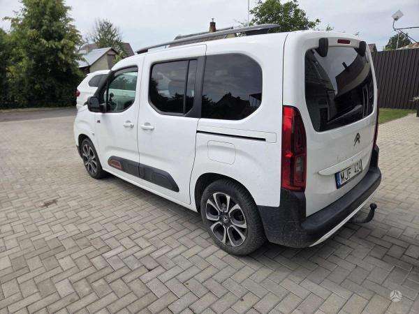White Citroen Berlingo 2019 in Kaunas, with an engine capacity of 1.50 L and mileage of 150 thousand km for 9400 €, photo 3 on AUTOMOTO.COM.LV