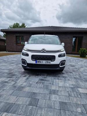 White Citroen Berlingo 2019 in Klaipeda, with an engine capacity of 1.50 L and mileage of 279 thousand km for 7200 €, photo  on AUTOMOTO.COM.LV