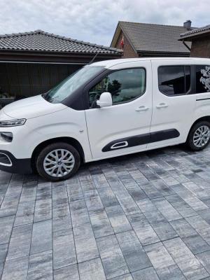 White Citroen Berlingo 2019 in Klaipeda, with an engine capacity of 1.50 L and mileage of 279 thousand km for 7200 €, photo 4 on AUTOMOTO.COM.LV