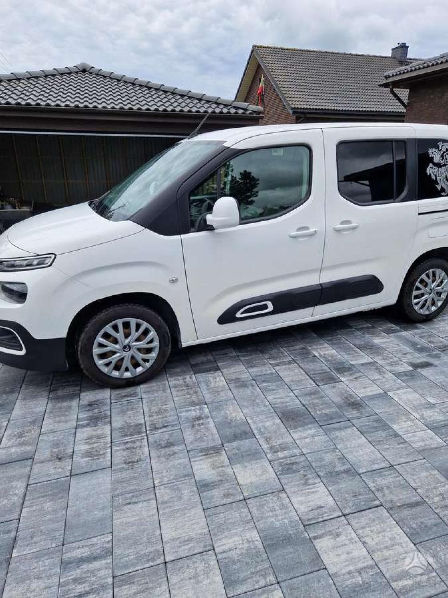 White Citroen Berlingo 2019 in Klaipeda, with an engine capacity of 1.50 L and mileage of 279 thousand km for 7200 €, photo 4 on AUTOMOTO.COM.LV