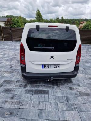 White Citroen Berlingo 2019 in Klaipeda, with an engine capacity of 1.50 L and mileage of 279 thousand km for 7200 €, photo 5 on AUTOMOTO.COM.LV