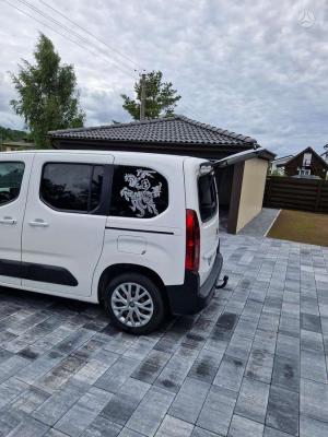 White Citroen Berlingo 2019 in Klaipeda, with an engine capacity of 1.50 L and mileage of 279 thousand km for 7200 €, photo 6 on AUTOMOTO.COM.LV