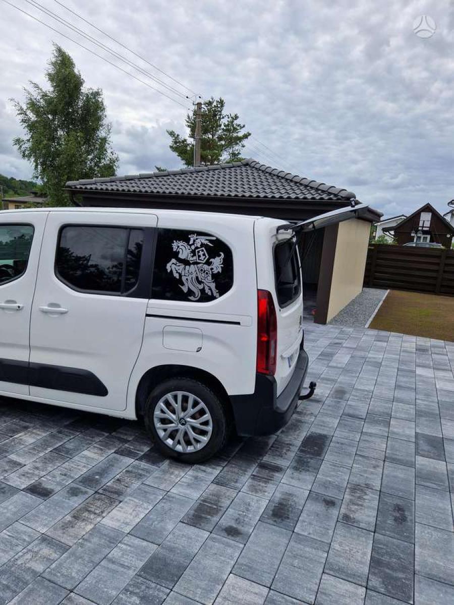 White Citroen Berlingo 2019 in Klaipeda, with an engine capacity of 1.50 L and mileage of 279 thousand km for 7200 €, photo 6 on AUTOMOTO.COM.LV